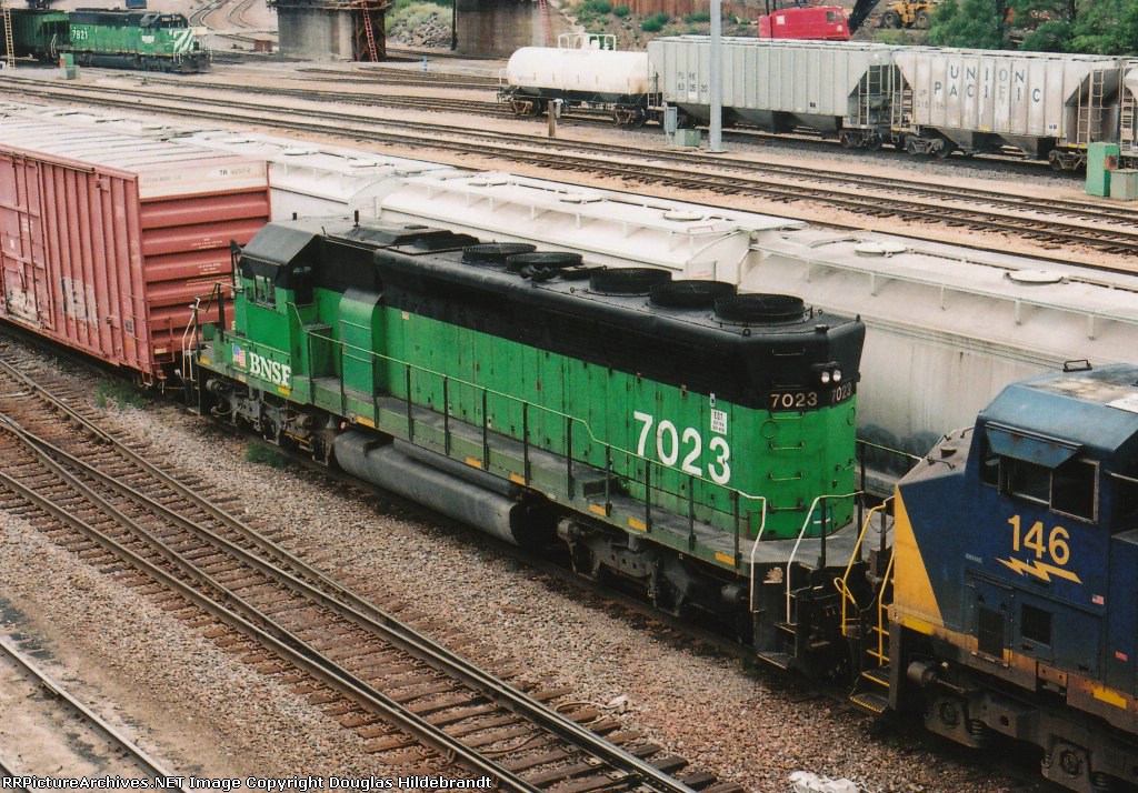 SD40-2 with flairs
